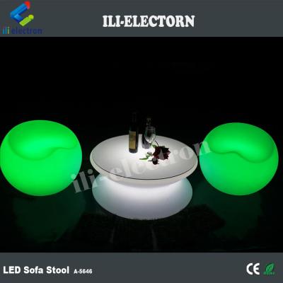 Cina RGB remote control lighting plastic led round lounge table in vendita