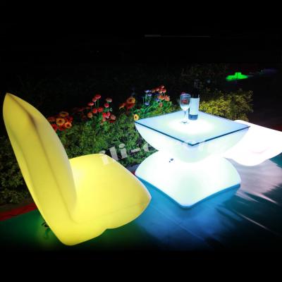 Cina Arredamento a LED in plastica PE, tavoli da cocktail a luce 16 Colori variabili in vendita