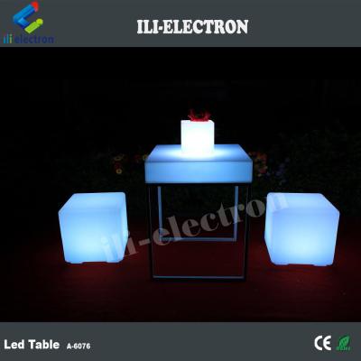 中国 RGB colorful mordern design illuminated led table for night club 販売のため