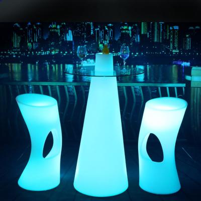 Cina Taper shape plastic led table glowing cocktail table in vendita