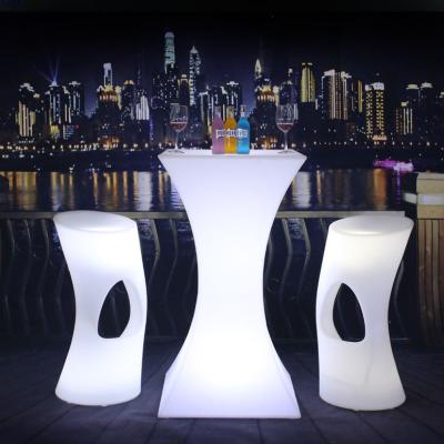 Cina Modern design Square Set high bar cocktail white PE plastic led light bar table in vendita
