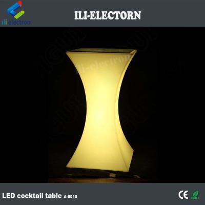 Cina Modern design Square Set high bar cocktail white PE plastic led light bar table in vendita