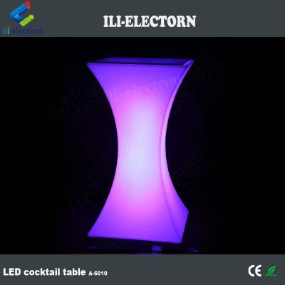 Cina Modern design Square Set high bar cocktail white PE plastic led light bar table in vendita