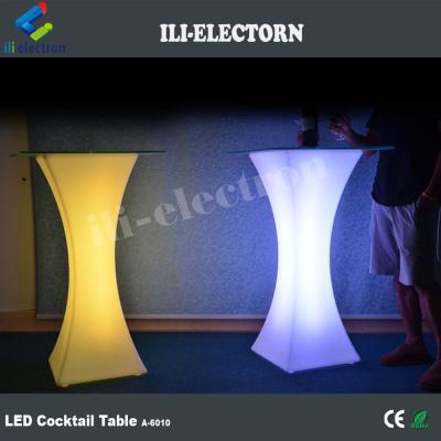 Cina Modern design Square Set high bar cocktail white PE plastic led light bar table in vendita