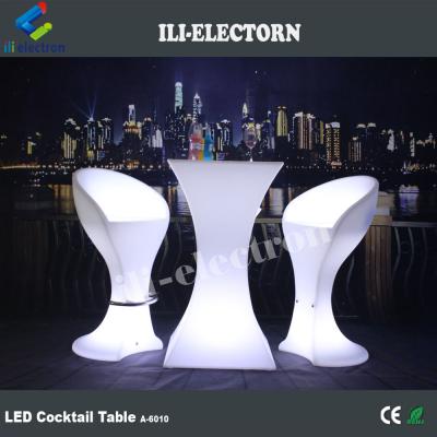 Cina Modern design Square Set high bar cocktail white PE plastic led light bar table in vendita