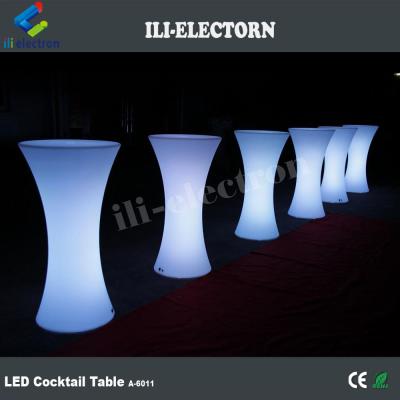 Cina IP 65 PE plastic Garden RGB led illuminated cocktail bar table for Party and event in vendita
