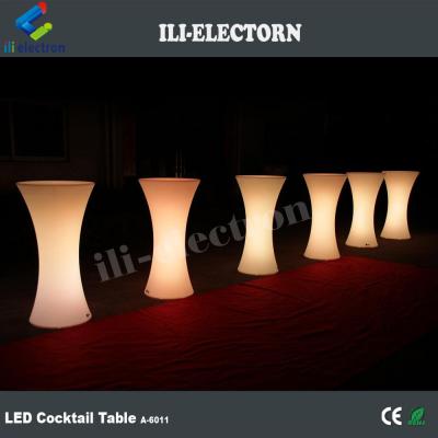 Cina IP 65 PE plastic Garden RGB led illuminated cocktail bar table for Party and event in vendita