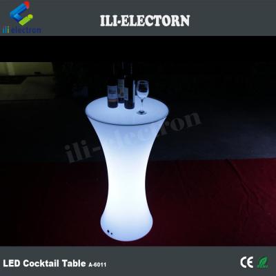Cina IP 65 PE plastic Garden RGB led illuminated cocktail bar table for Party and event in vendita