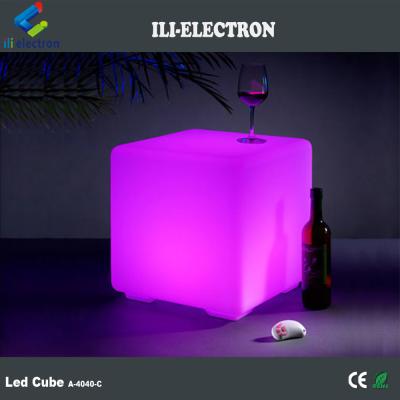 Cina PE material LED cube seat for decoration led cube table in vendita