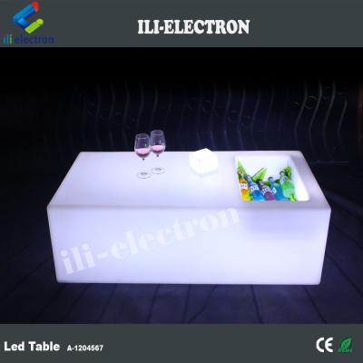 Cina Battery KTV Nightclub Bar Furniture Illuminated Plastic LED Pub Table in vendita