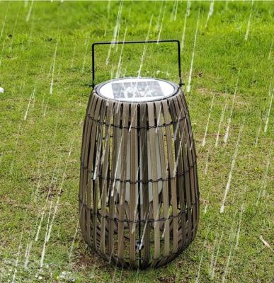 Cina Lampade solari portatili da giardino in rotino IP65 resistenti all'acqua per esterni in vendita
