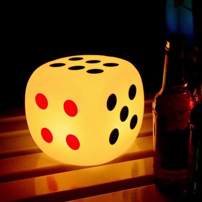 China party decor lighted dice /Glow dice /plastic dice chair à venda
