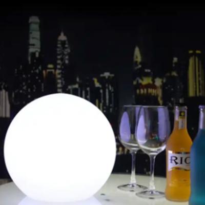 Cina Lampade a sfera galleggianti in plastica, a comando remoto, per decorazioni in vendita