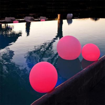 Cina Lampade a sfera galleggianti in plastica, a comando remoto, per decorazioni in vendita