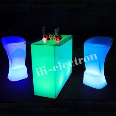 Cina Tavoli illuminati per cocktail illuminati, tavolini illuminati a LED per lounge del night club in vendita