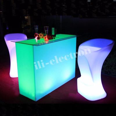 Cina Tavoli illuminati per cocktail illuminati, tavolini illuminati a LED per lounge del night club in vendita