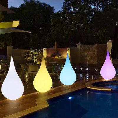 China Draadloze buiten waterdichte kunststof staande waterdruppel vloerlamp Voor evenementen decoratie Te koop