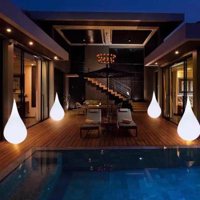 China Draadloze buiten waterdichte kunststof staande waterdruppel vloerlamp Voor evenementen decoratie Te koop
