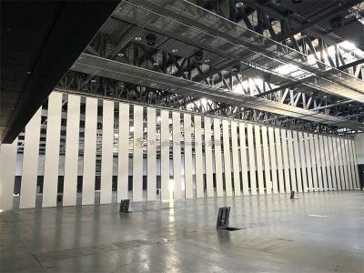 China Office Restaurant Soundproof Folding Wall Longevity Versatile for sale