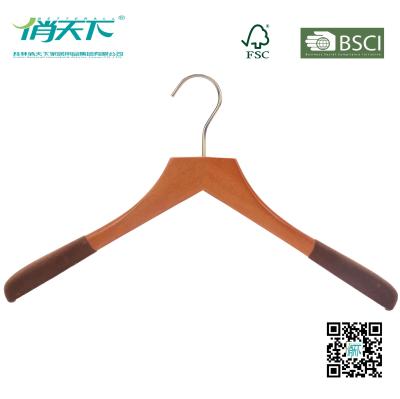 China Wooden Coat Hanger With Non-Slip Shoulder for sale