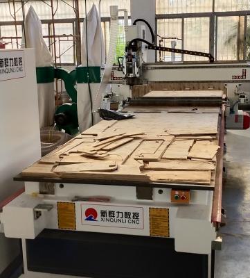 Chine Moteur intelligent commandé par ordinateur de coupure en bois de machine de routeur de commande numérique par ordinateur de haute précision à vendre