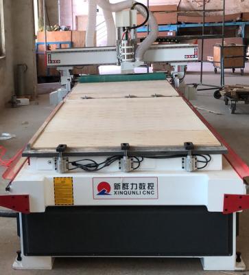 Chine Refroidissement par l'eau de Sofa Splint Cnc Cutting Machine deux Tableaux pour l'attelle à vendre