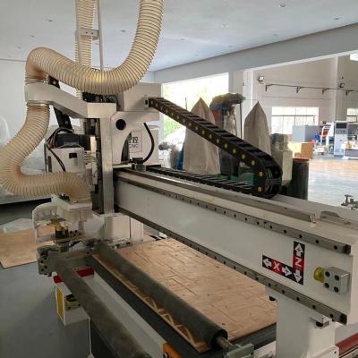 中国 サーボ モーター12kw HSDシャフト30m/Min CNCのソファーの打抜き機 販売のため