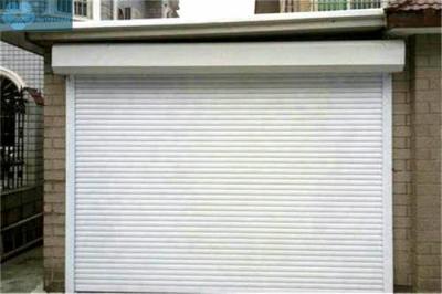 Cina sportelli di alluminio del rullo della stecca di 1.5mm 50mm per il garage in vendita