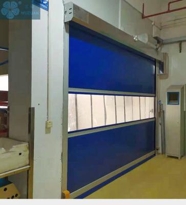 Cina Il PVC di plastica flessibile automatico di alta velocità rotola sulla porta per il magazzino in vendita