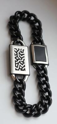 China Vintage Engraved Cuban Chain：A Personalized Gift for Men for sale