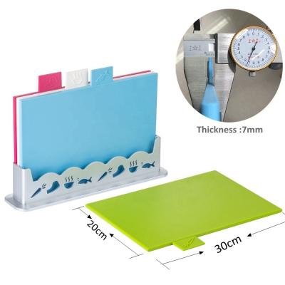 Cina Tavola di taglio lavastoviglie sicura Tavola di taglio in plastica PP verde/bianco/arancione/rosso in vendita