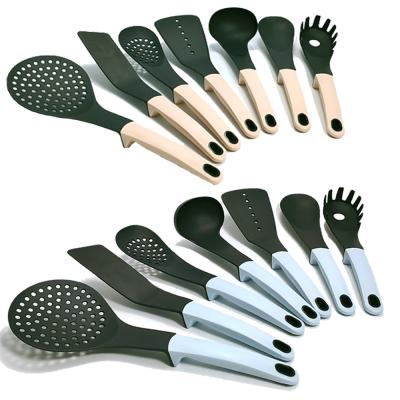 China Gadgets de cozinha Conjunto de utensílios de culinária de campo de nylon Resistência ao calor 210 utensílios à venda
