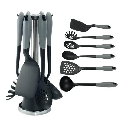 Cina Set di utensili da forno in nylon colorati da 6 pezzi con maniglie di legno e antiaderenti per cucinare in vendita