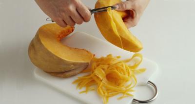Cina Attrezzi da cucina Gadgets Sostenibile Peeler in acciaio inossidabile per la preparazione rapida e facile del cibo in vendita