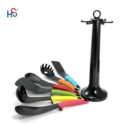 Cina 7 pezzi di utensili antiaderenti con utensili da cucina in silicone resistenti al calore e maniglia TPR in vendita