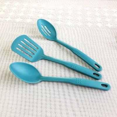 Cina Moderna maniglia in nylon utensili per la salsa di zuppa minestra e pasta design nero in vendita