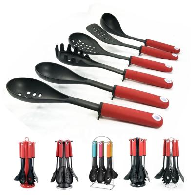 Cina Migliora la tua esperienza culinaria con utensili da cucina antiaderenti e maniglia TPR in nylon in vendita