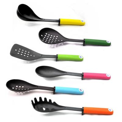 Cina Migliora la tua esperienza culinaria con utensili da cucina antiaderenti e maniglia TPR in nylon in vendita