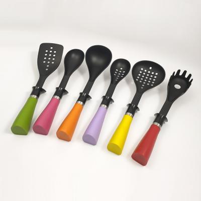 Cina Apparecchi da cucina antiaderenti con maniglie colorate in nylon66 e logo stampato in seta in vendita