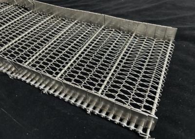 China Cinturão de transportador de cadeia espiral de rede de arame de aço inoxidável de alimentos personalizado com deflector à venda
