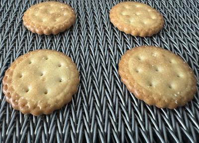 China Flat Rolled Biscuit Baking Heat Resistant Metal Compound Balanced Oven Herringbone Wire Freezer Mesh Conveyor Belt for sale