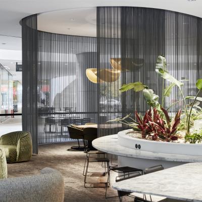 China Amostra de personalização Preto Cor Metal Cortina Rede para Restaurante Lounge Partition Decorativo Chain Link Rede de vedação à venda