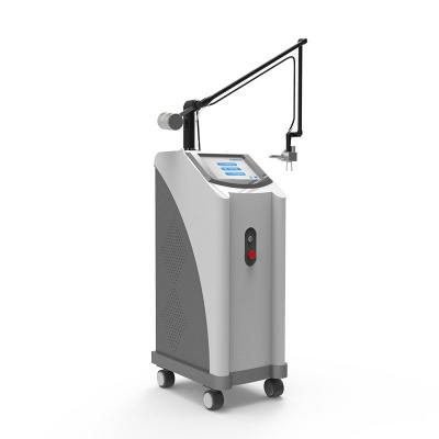China Beauty clinic use Co2 fractional laser machine to scars removal & acne treatment for sale