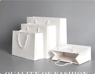 China Luxury White Card Customized Size Durable Eco-Friendly Gift Packaging Bags For Promotion for sale