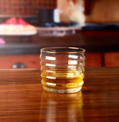 Cina Anti vetro fatto a mano di slittamento del whiskey con il modello di Wave in vendita