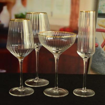 Cina Personalizzi i vetri di Rim Optical Stripes Crystal Cocktail dell'oro in vendita