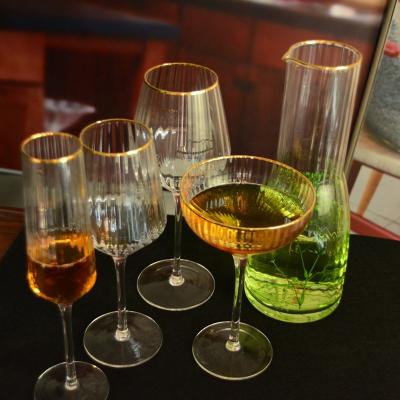 Cina Personalizzi i vetri di Rim Optical Stripes Crystal Cocktail dell'oro in vendita