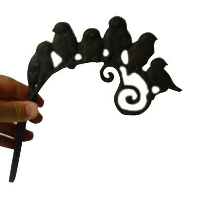 Cina Ganci antichi del cappotto del ferro del nero di forma dell'uccello del supporto della parete in vendita