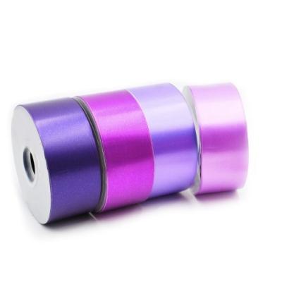 China rollo de la cinta de la Navidad 100Y de 60m m que se encrespa en el material del polipropileno de los presentes en venta