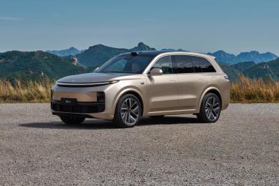 Cina LI XIANG L8 Auto grande SUV PHEV di lusso 6 posti autonomia elettrica pura 1315 chilometri in vendita